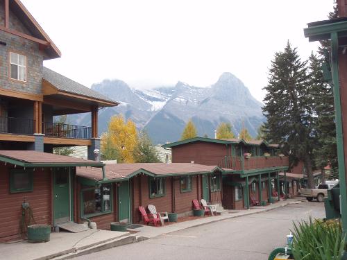 Book Rundle Mountain Lodge, Canmore, Alberta - Hotels.com